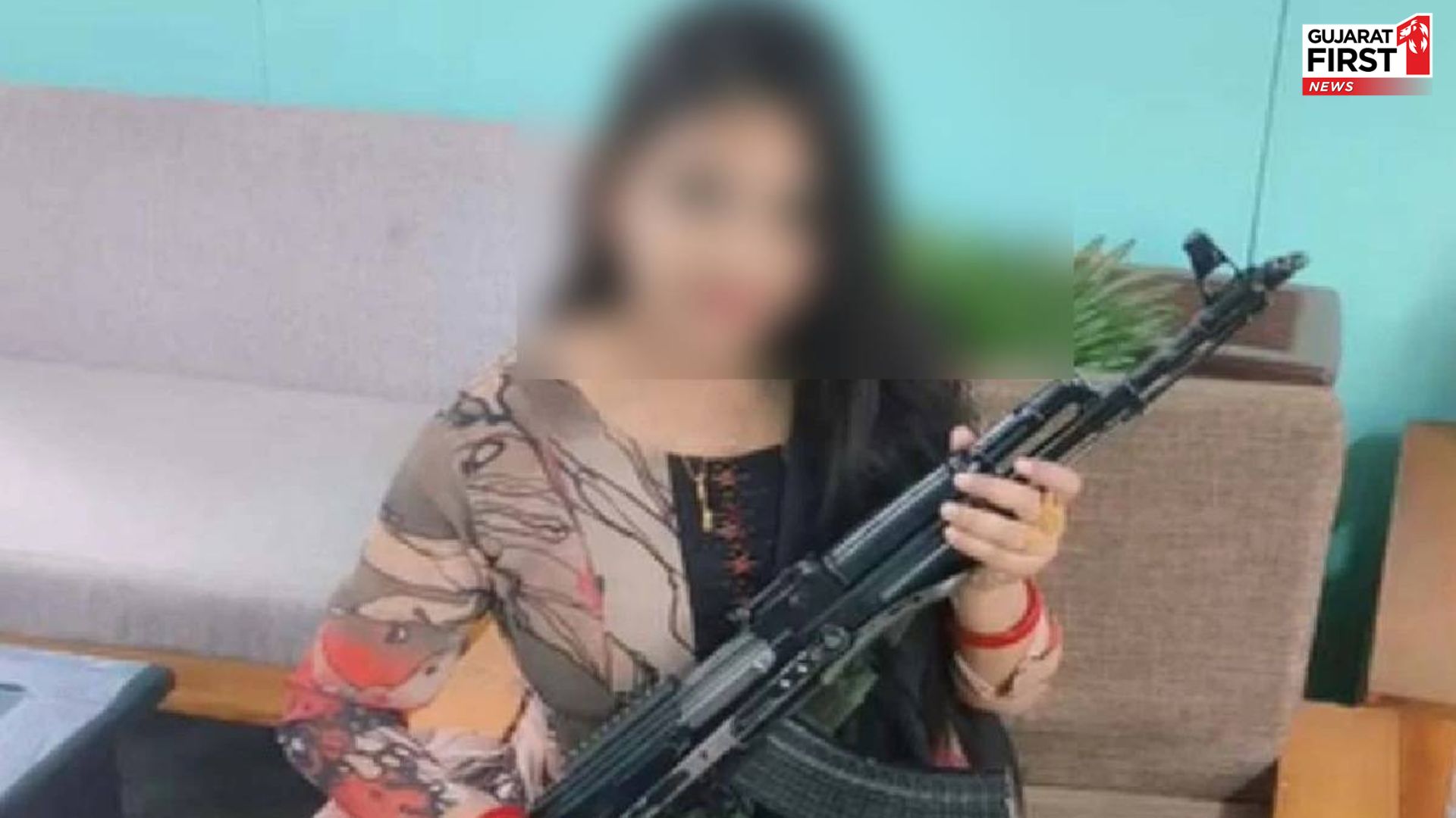 લો બોલો ! લગ્નની પ્રથમ વર્ષગાંઠ પર નેતાજીએ પત્નીને આપી AK-47 રાઈફલ | On their first wedding ...