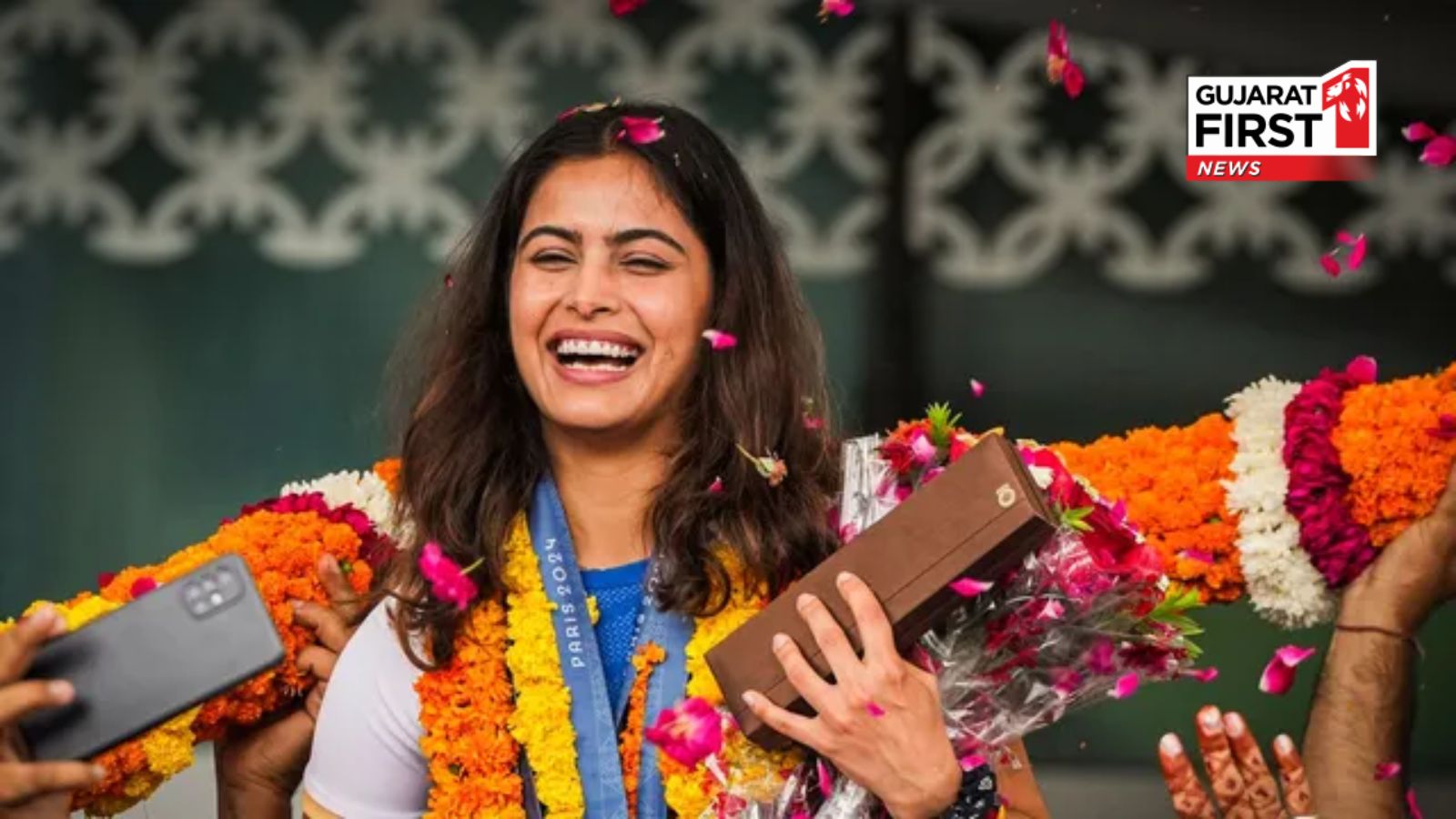 ડબલ ઓલિમ્પિક મેડલ વિજેતા Manu Bhaker સ્વદેશ પરત ફરી - Gujarat First