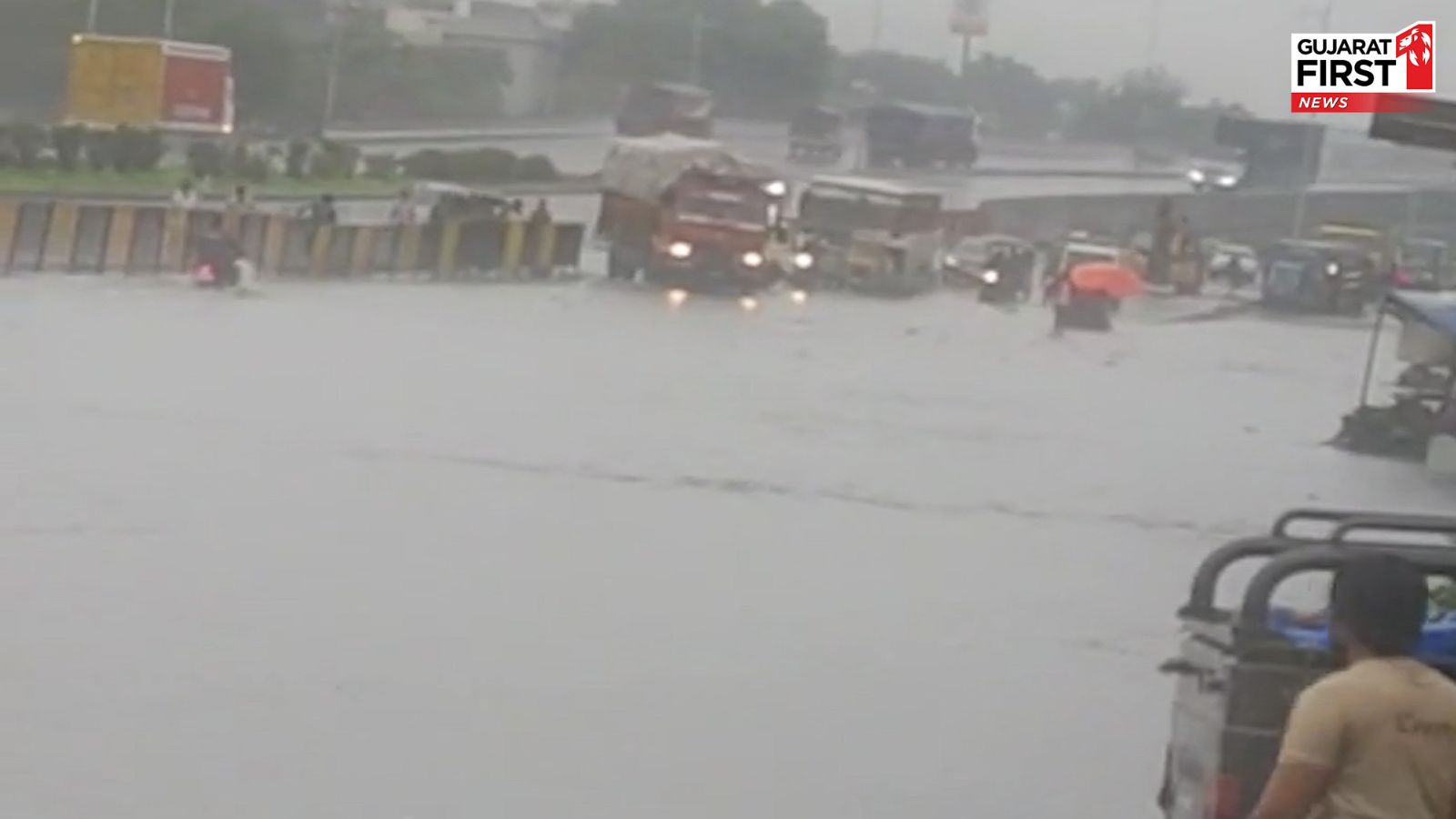 Surat Rain: શહેરમાં વરસ્યો ધોધમાર વરસાદ - Gujarat First