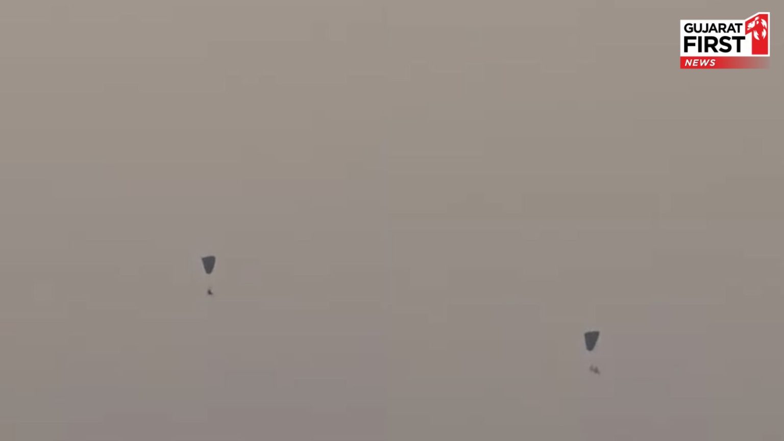 jamnagar: 100 ફૂટ ઊંચાઈએથી પેરાશૂટ સાથે વીજ વાયરમાં ફસાયો યુવક ...